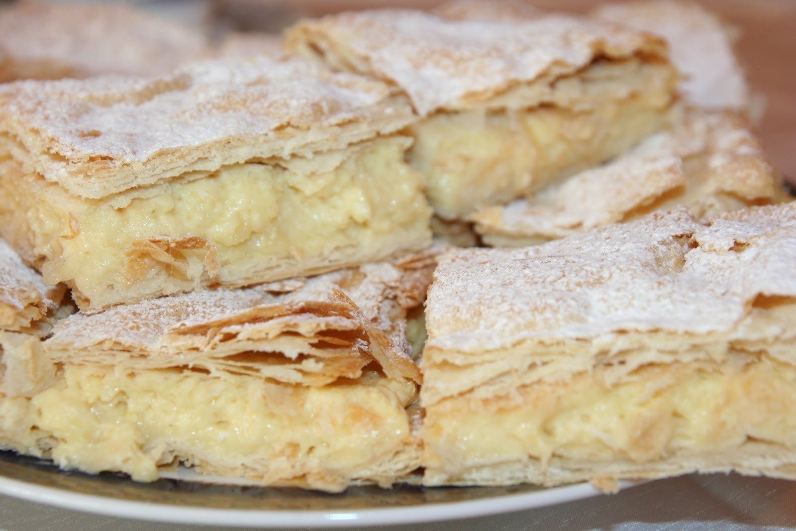 Rețetă Cremșnit - Desertul Perfect cu Vanilie și Frișcă